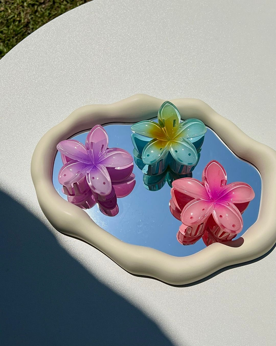 Luna - Bloemvormige Haarclip met Stevige Sluiting – Velora-Amsterdam